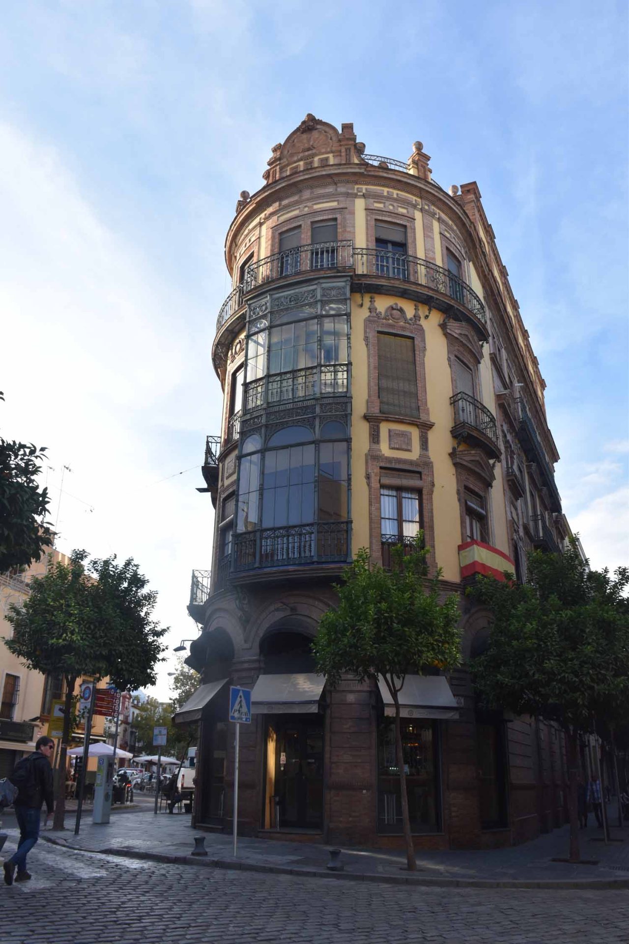 Sunday Spotlight – Seville – Andy Roams