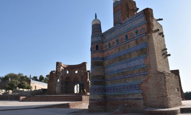 The Return to the Shrines At Uch Shariff – Andy's World Journeys