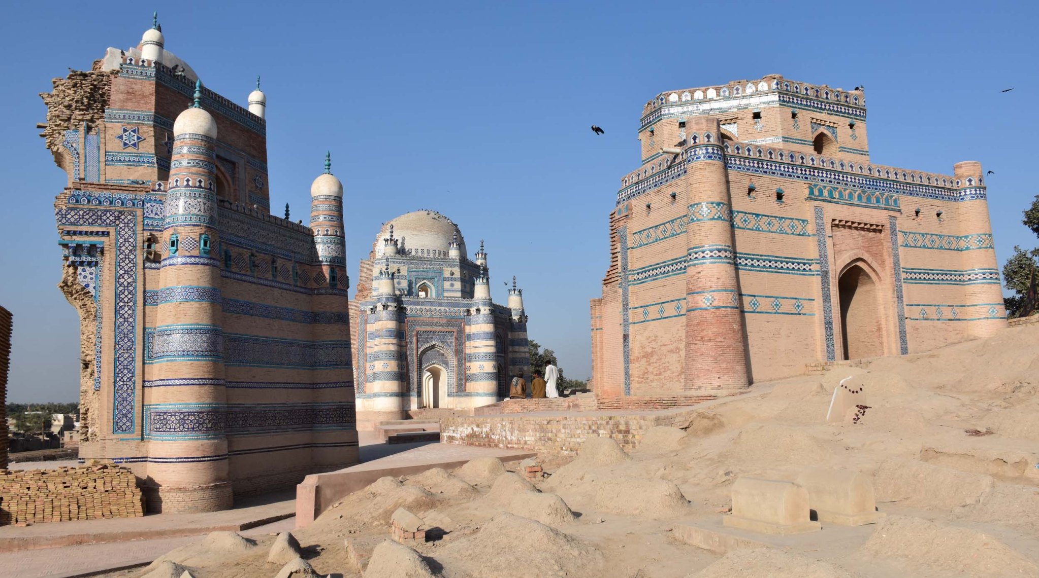 The Return to the Shrines At Uch Shariff – Andy's World Journeys