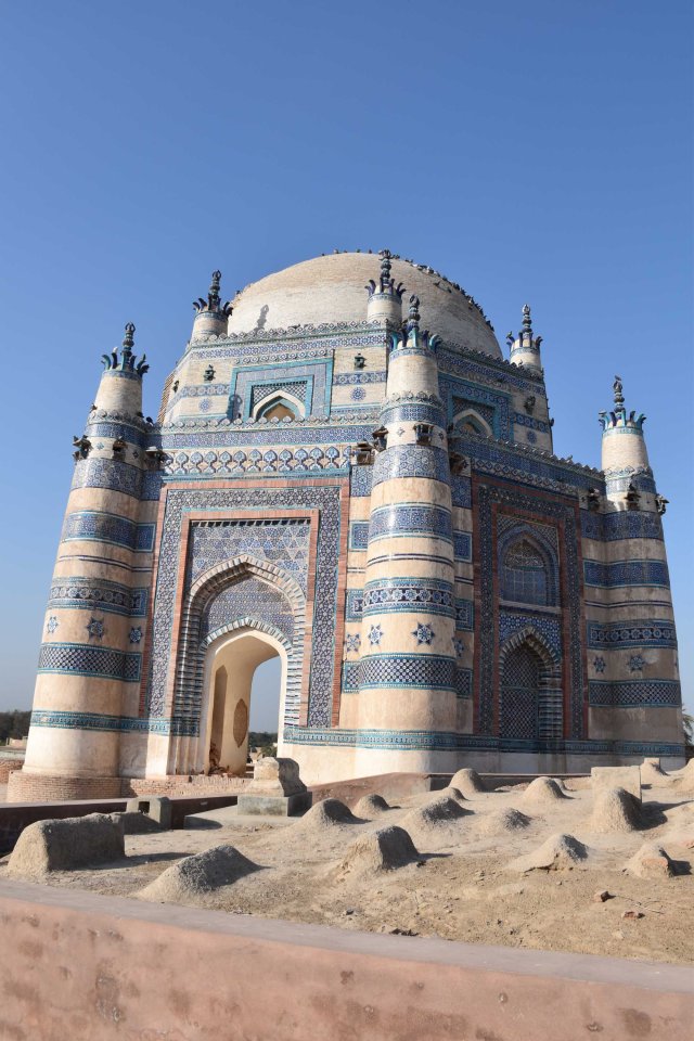 The Return to the Shrines At Uch Shariff – Andy's World Journeys