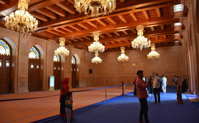 Muscat’s Incredible Grand Mosque – Andy Roams