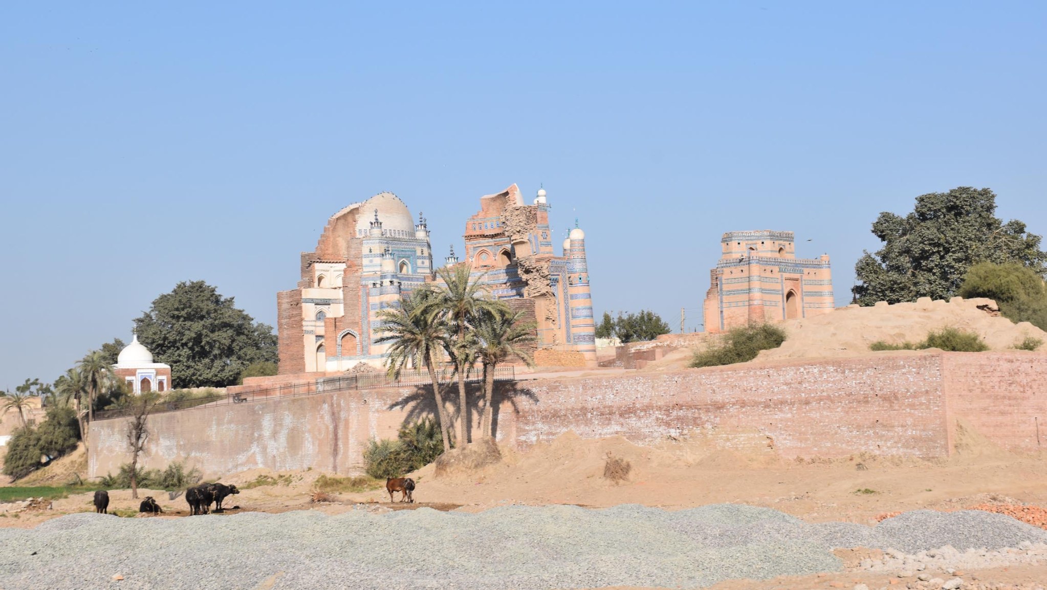 The Return to the Shrines At Uch Shariff – Andy's World Journeys