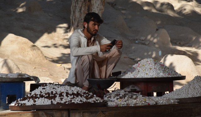The Return to the Shrines At Uch Shariff – Andy's World Journeys