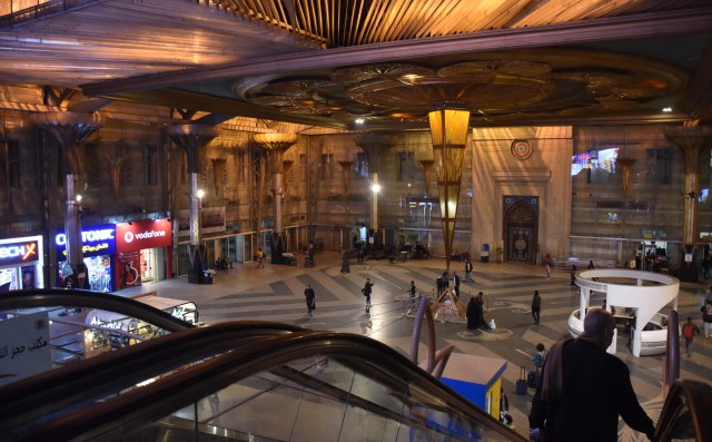 Ramses Station and the Low Down on the Train in Egypt! – Andy's World ...